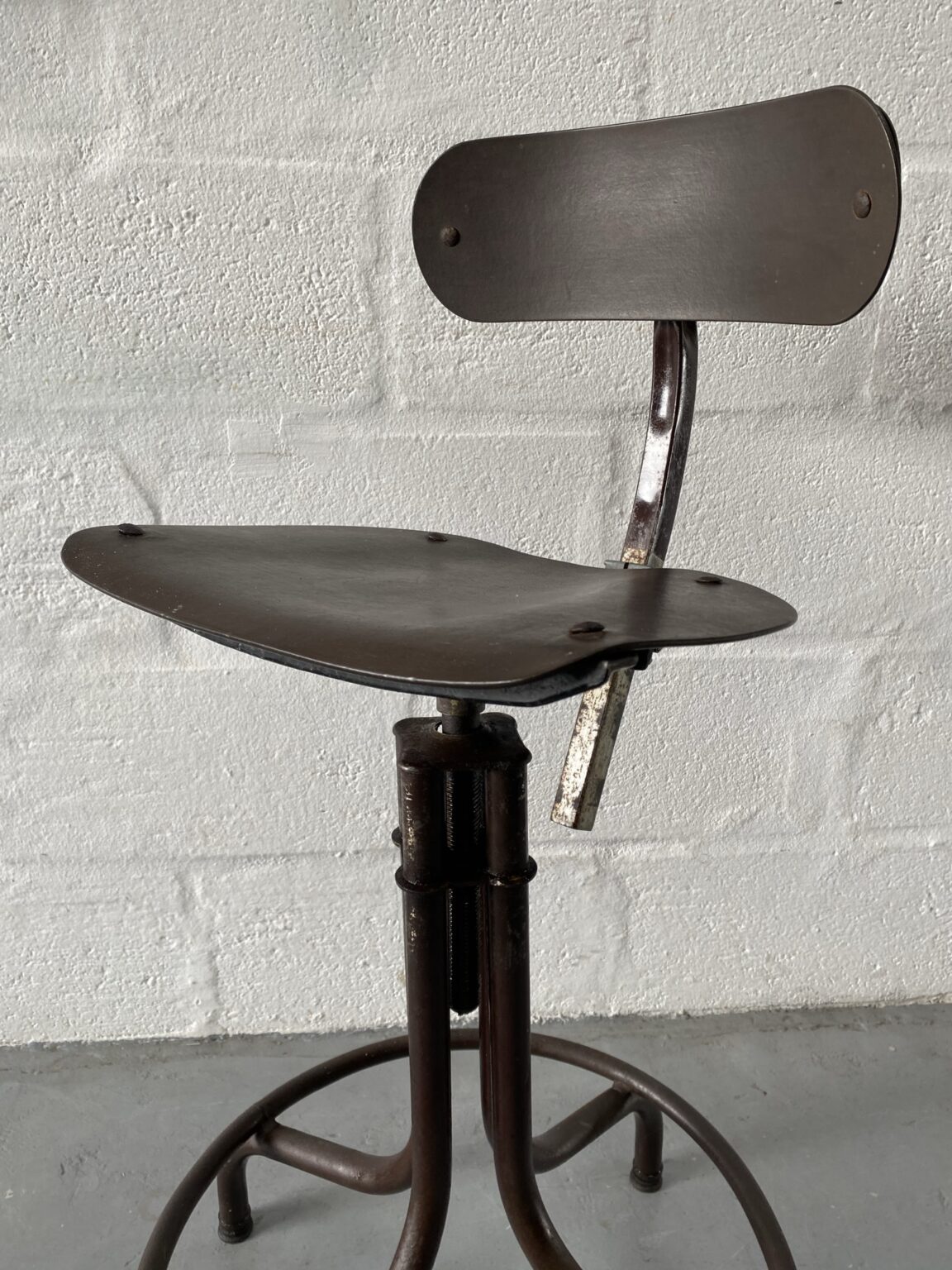 1950s Vintage Tan-Sad Factory Swivel Chair – Pavement Vintage