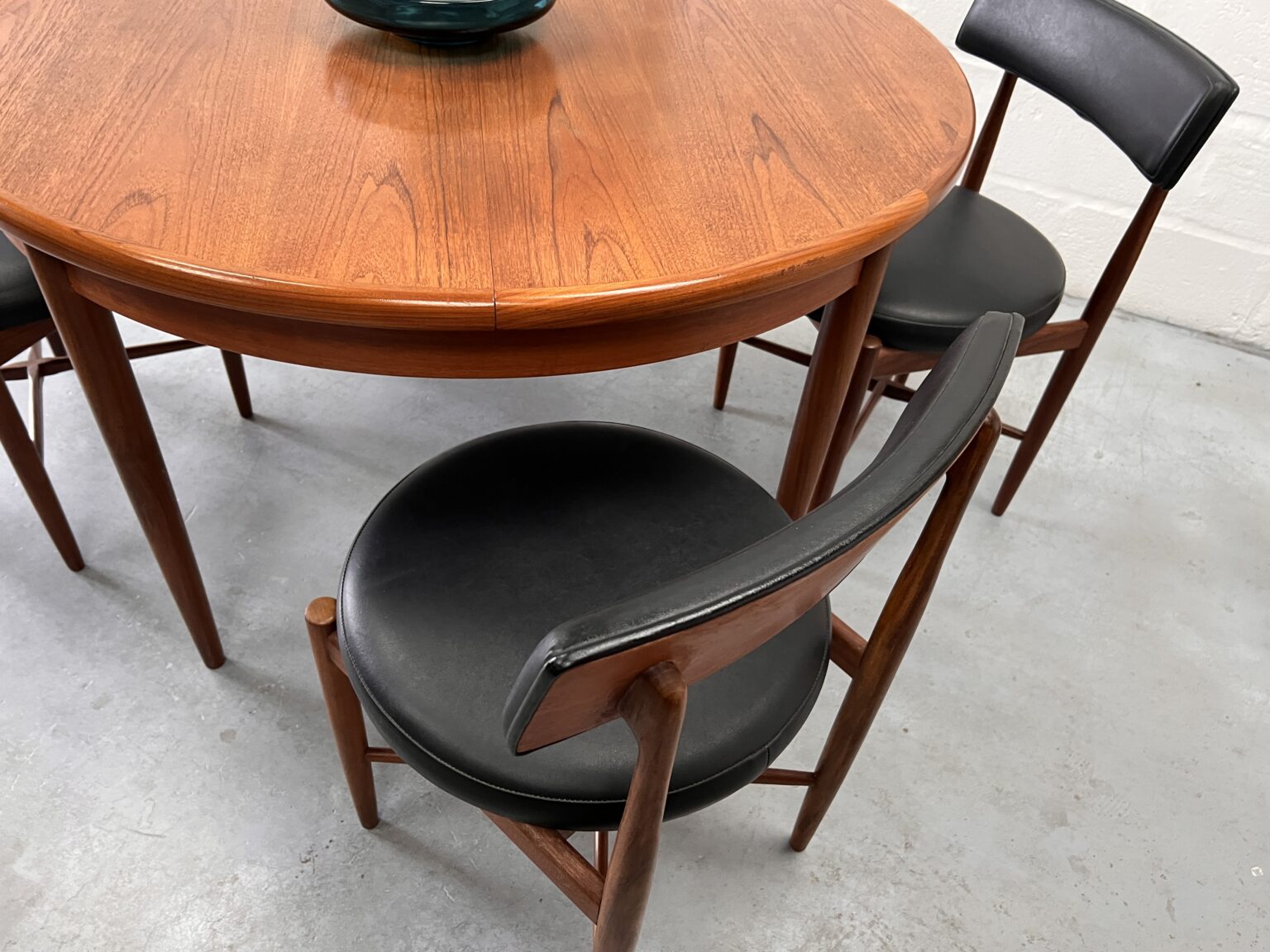 Vintage Red Label G Plan Fresco Dining Table & 4 Chairs – Pavement Vintage